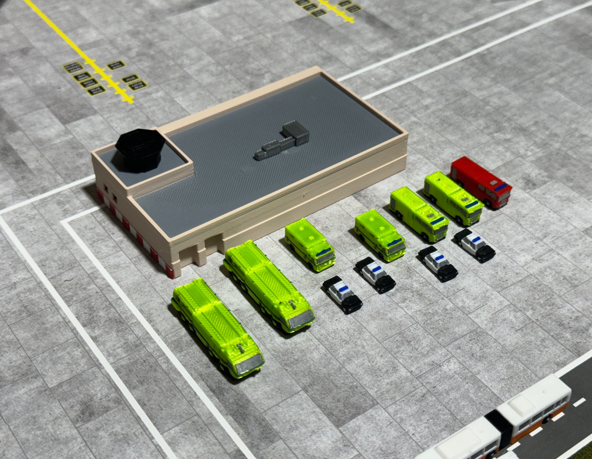 Jetset Models 1:400 Scale 11x Emergency Vehicles PLUS FIRE STATION COM