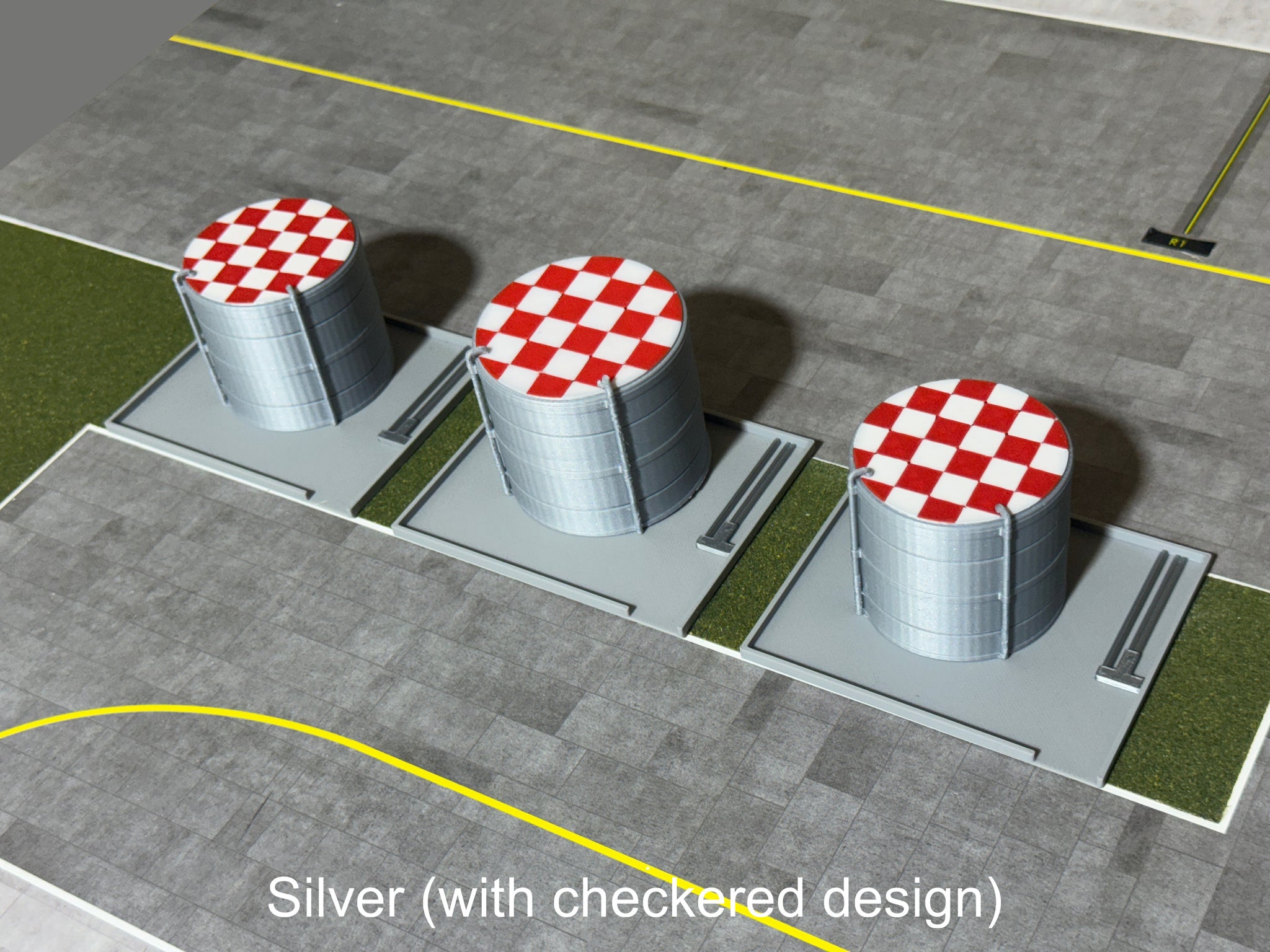 1:400 Scale Airport Jet Fuel Tanks (White or Silver) + BASE – Jetset Models