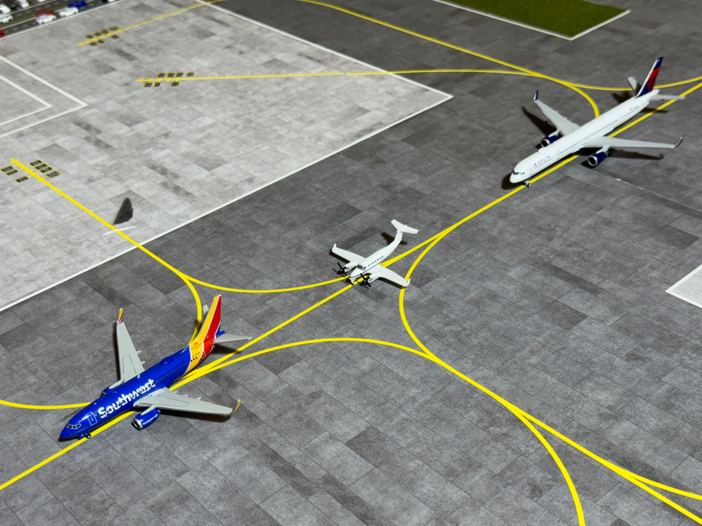 1:400 Scale Jetset Models 2x Beechcraft B350 (Brown+Blue livery)